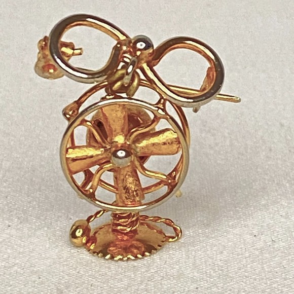 Unbranded | Jewelry | Gold Tone Fan Brooch Old Fashioned Electric Metal ...